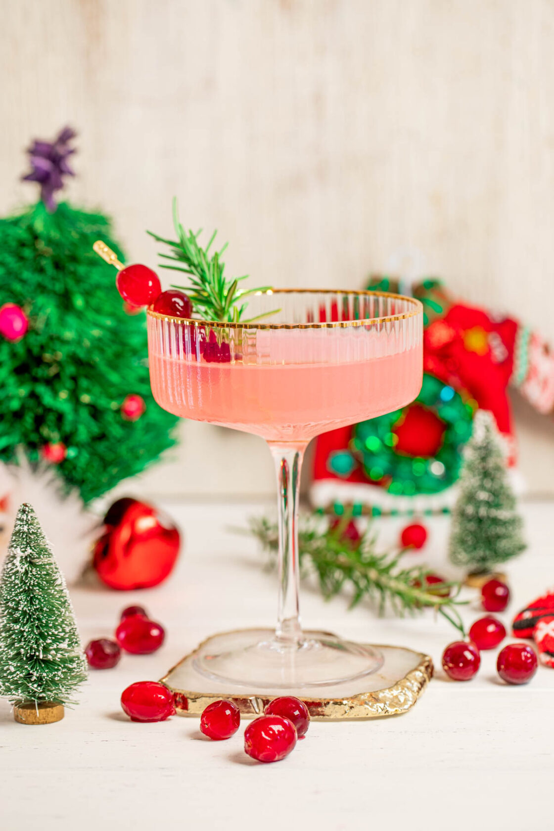 Pink Holiday Cocktail - Mixop