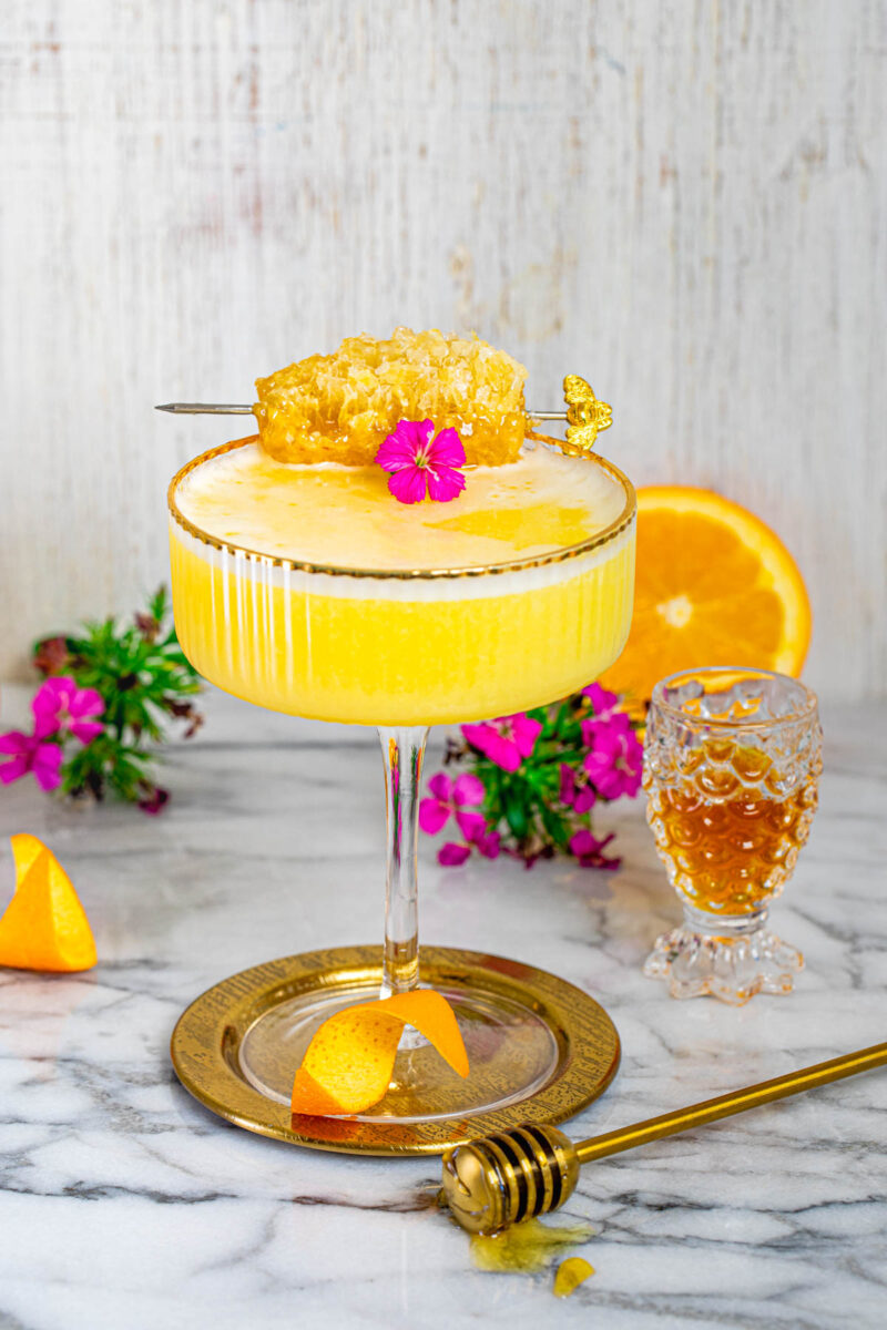 Bees Knees Cocktail - Mixop