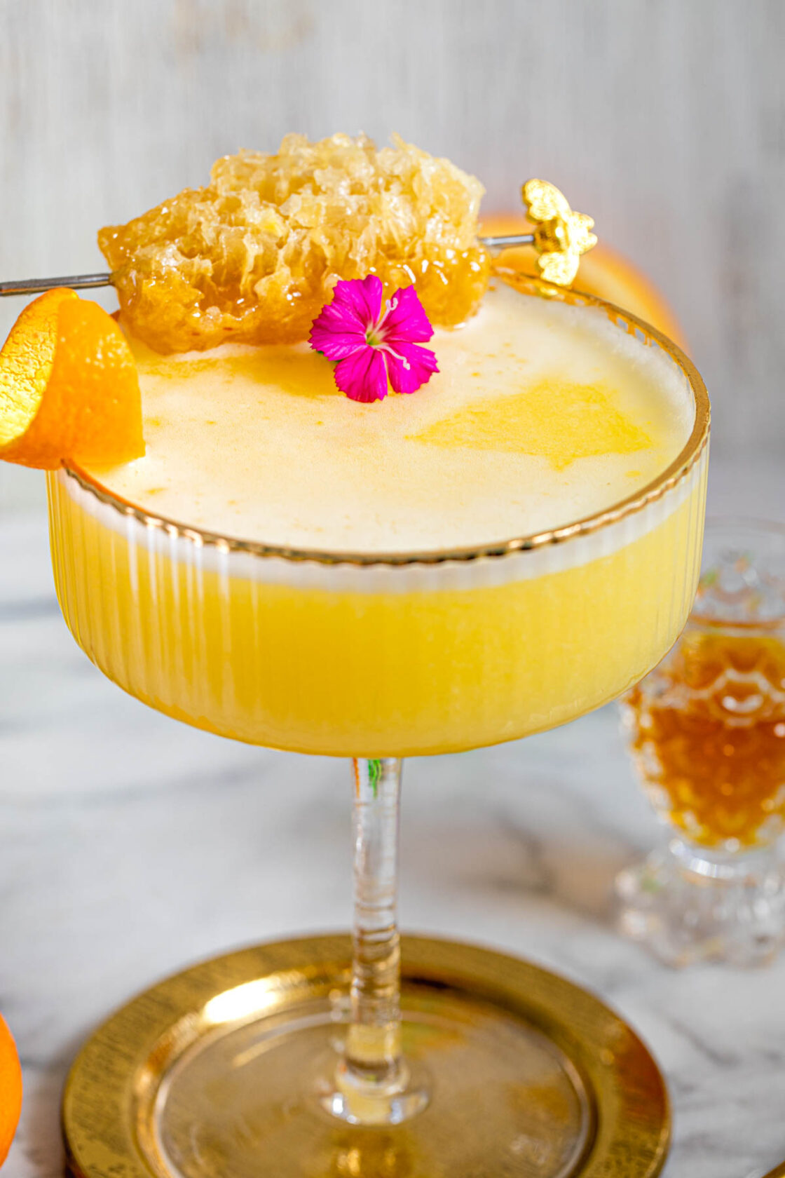 Bees Knees Cocktail - Mixop