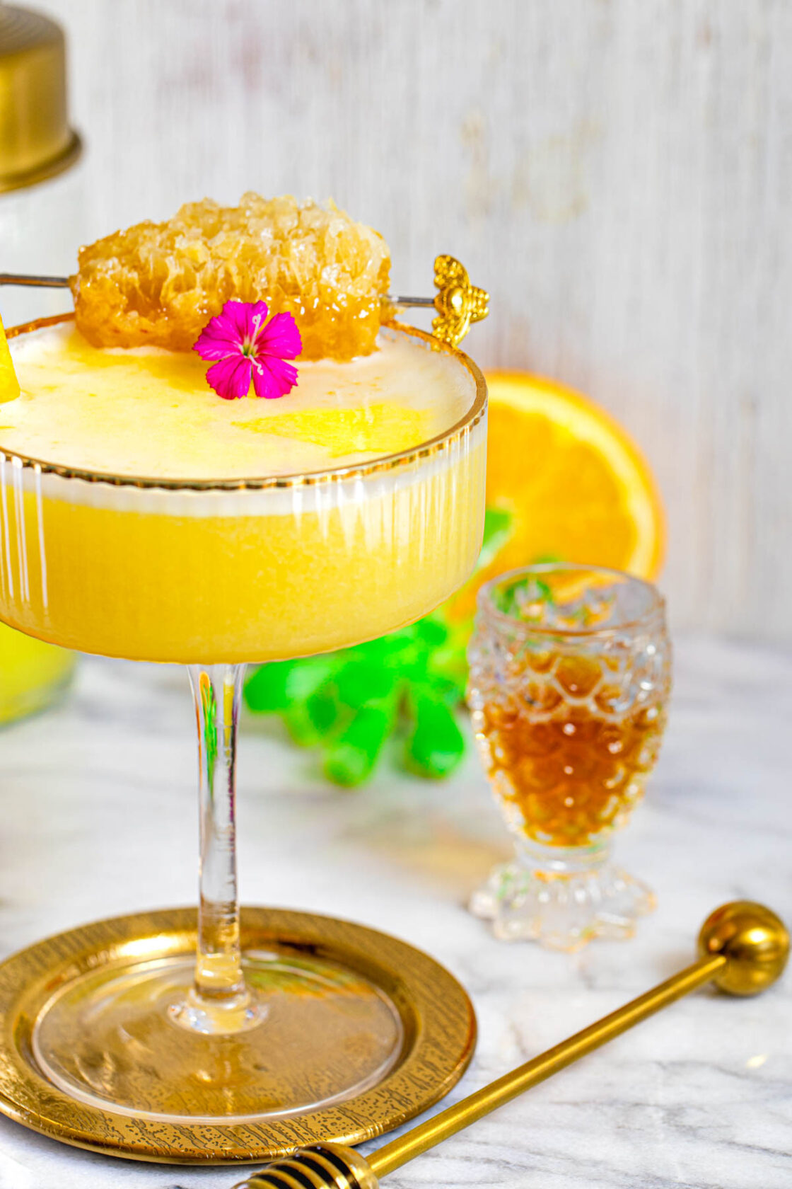 Bees Knees Cocktail - Mixop